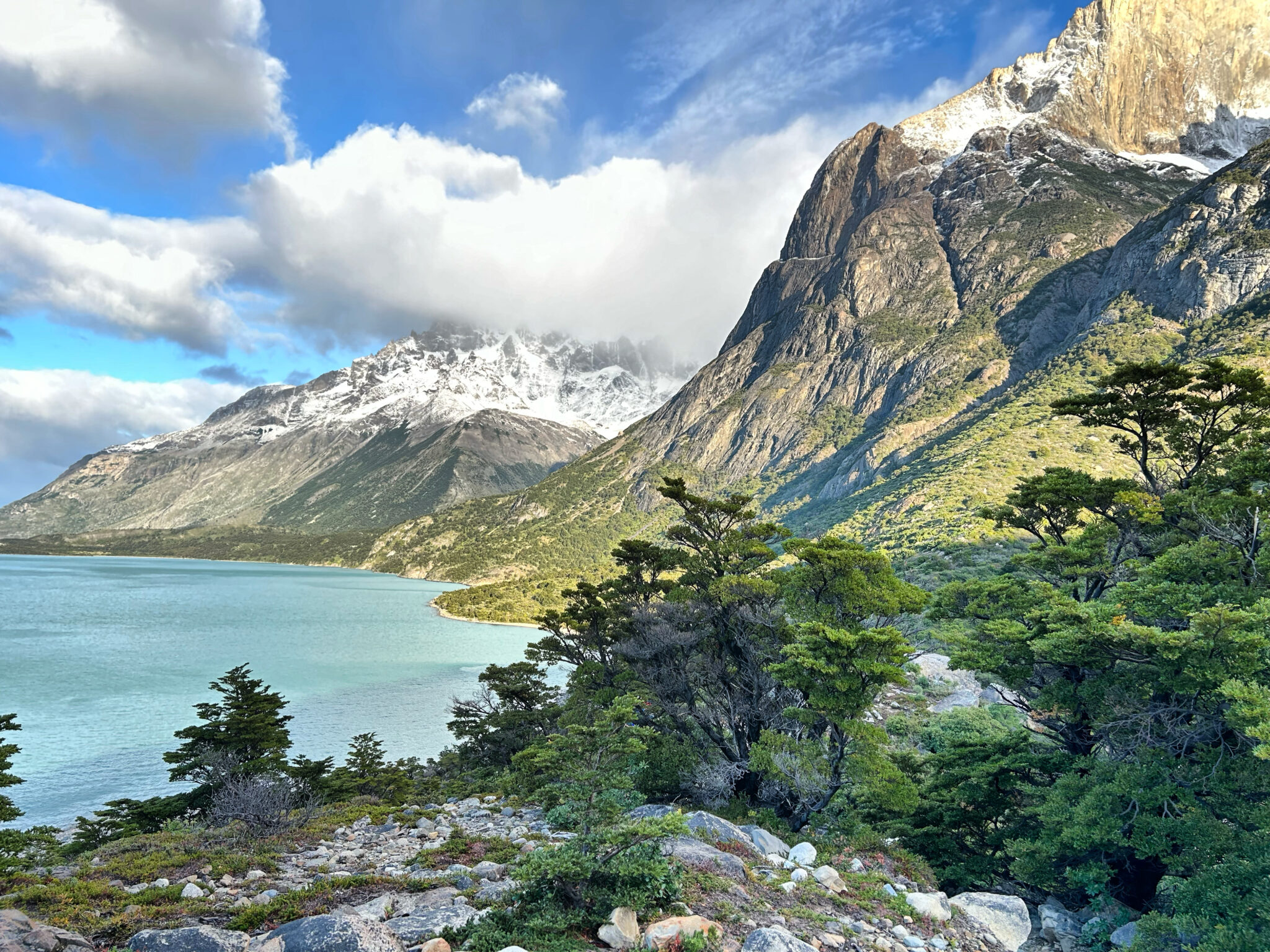 The 5 Best Emergency Beacons for Hiking and Trail Safety in 2025 ...